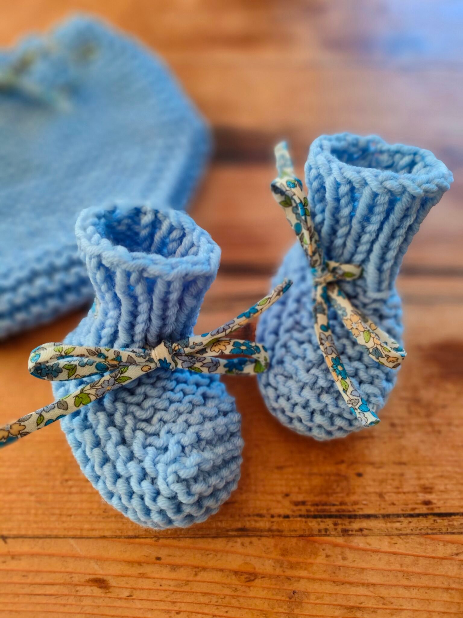 Chaussons montants "Léo-Léa" (Tailles naissance-3 mois - aig. n°5) - Mouton rose